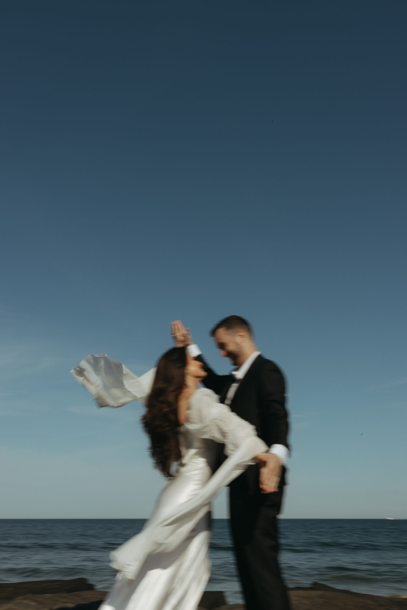 A Romantic & Timeless Beach Engagement Session - kaylashenkphoto.com
