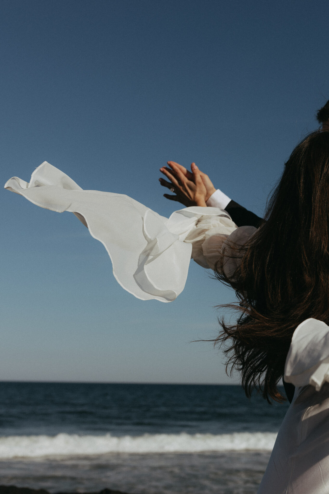 A Romantic & Timeless Beach Engagement Session - kaylashenkphoto.com