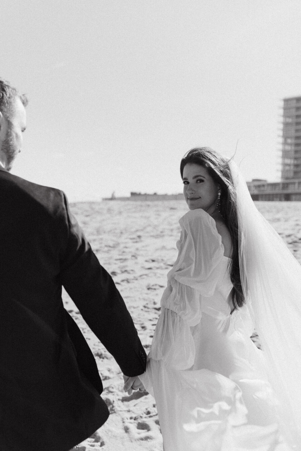 A Romantic & Timeless Beach Engagement Session - kaylashenkphoto.com