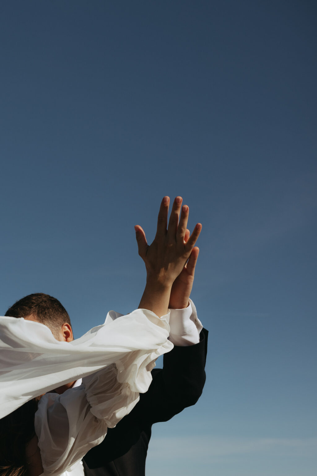 A Romantic & Timeless Beach Engagement Session - kaylashenkphoto.com