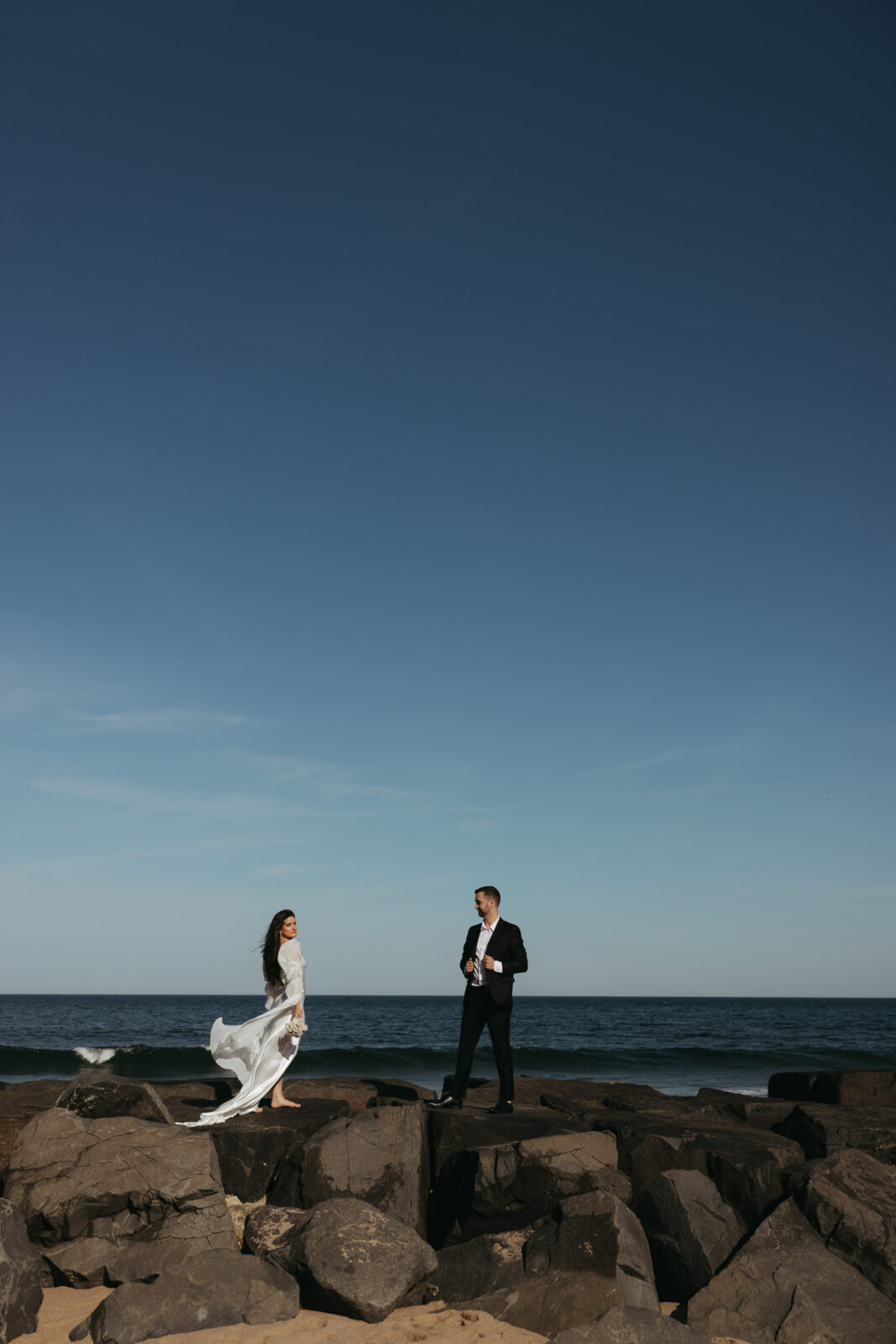A Romantic & Timeless Beach Engagement Session - kaylashenkphoto.com