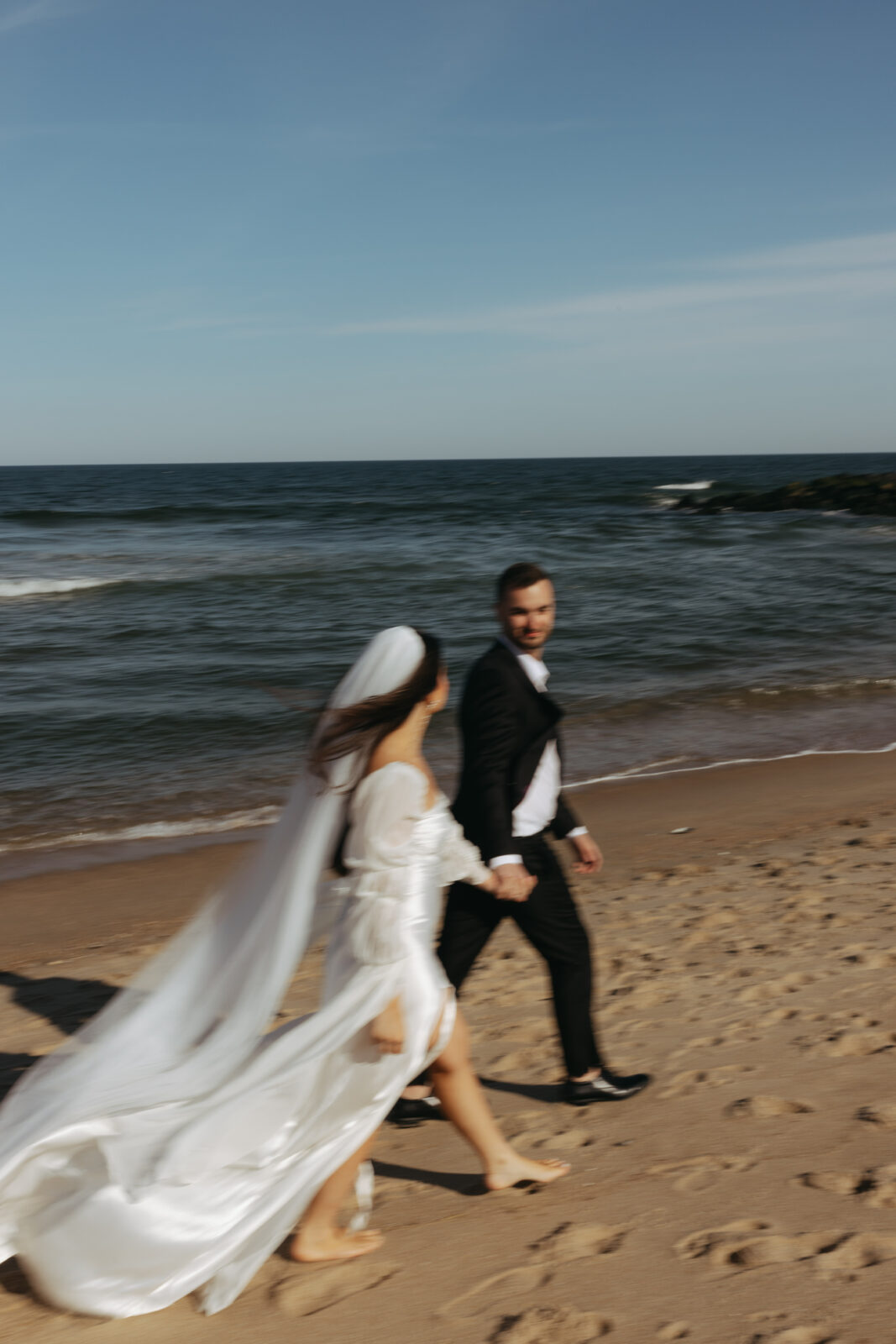 A Romantic & Timeless Beach Engagement Session - kaylashenkphoto.com