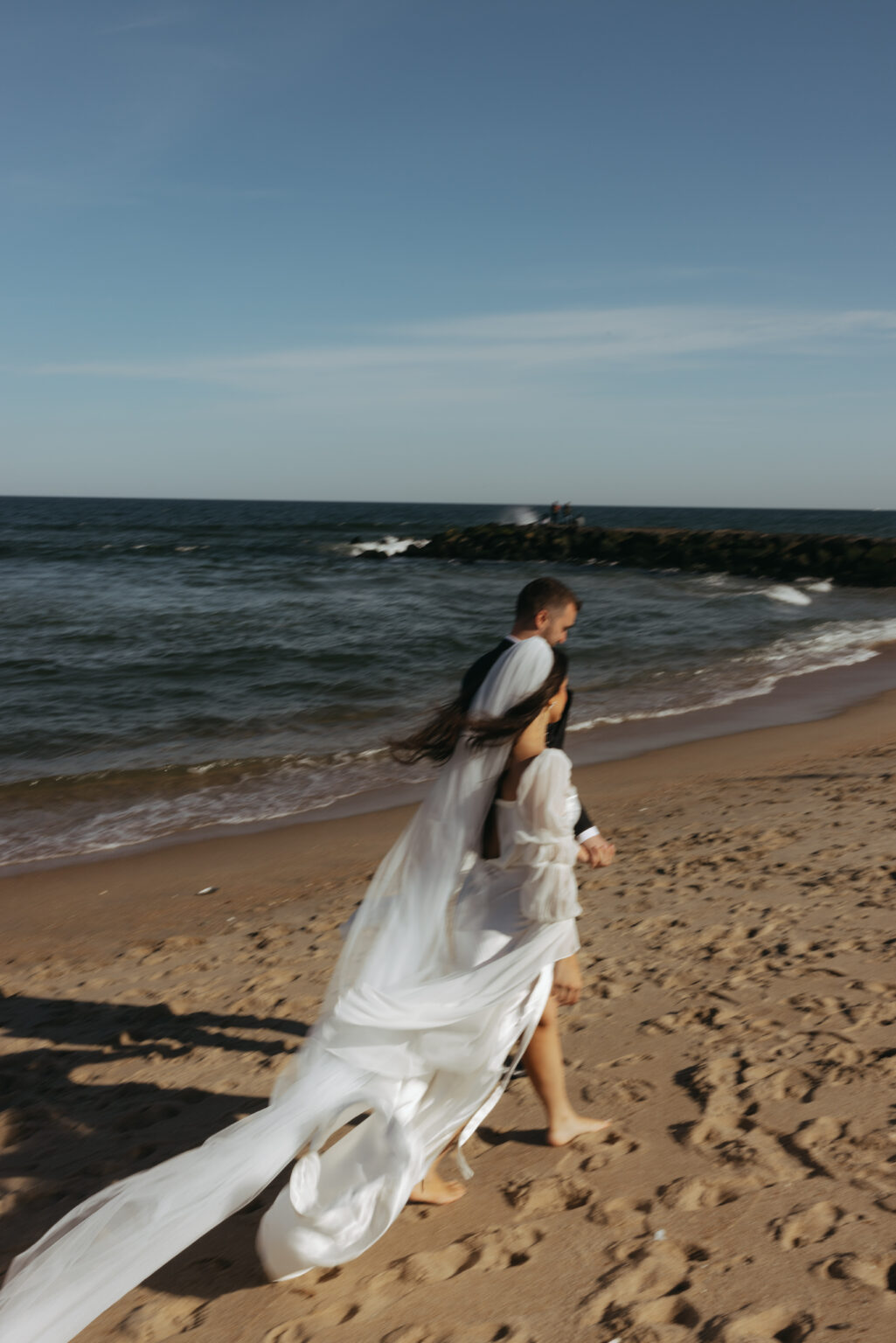 A Romantic & Timeless Beach Engagement Session - kaylashenkphoto.com